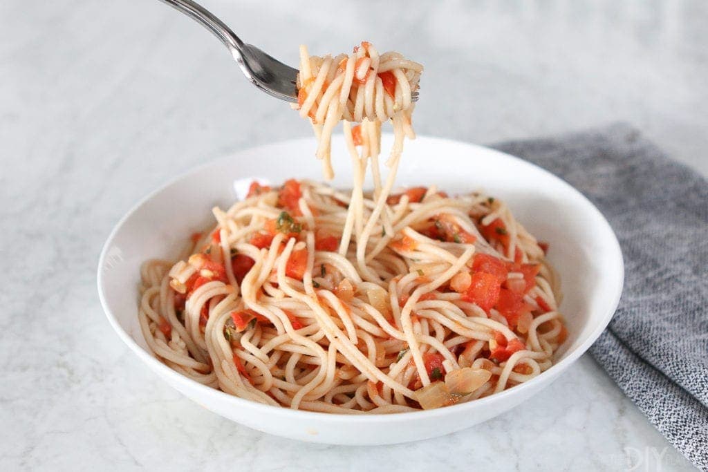Pasta Recipe with Fresh Tomatoes and Garlic | The DIY Playbook