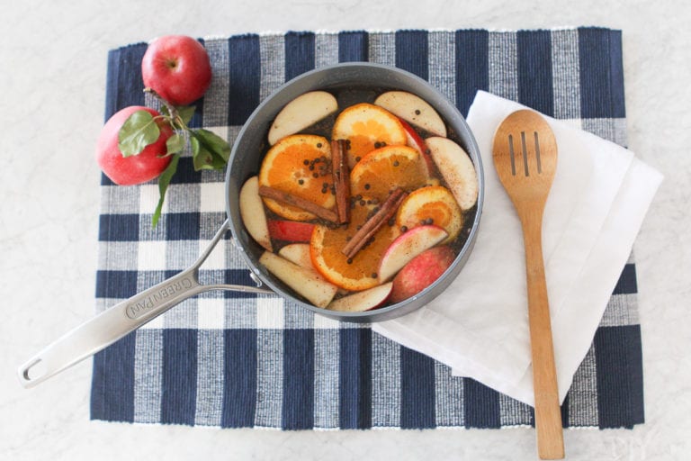 Fall Stovetop Potpourri with Apples and Cinnamon | The DIY Playbook