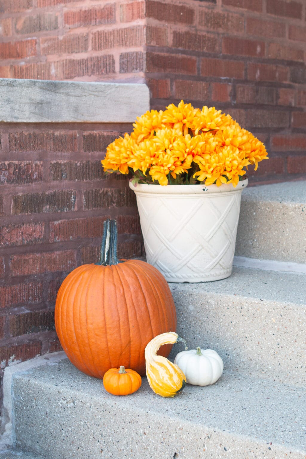 How to Create a Faux Mums Planter For Your Fall Front Porch