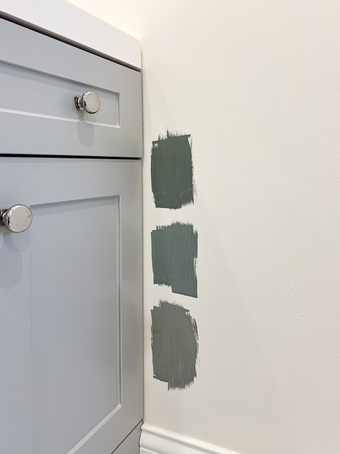 Choosing The Best Paint Color For A Windowless Bathroom