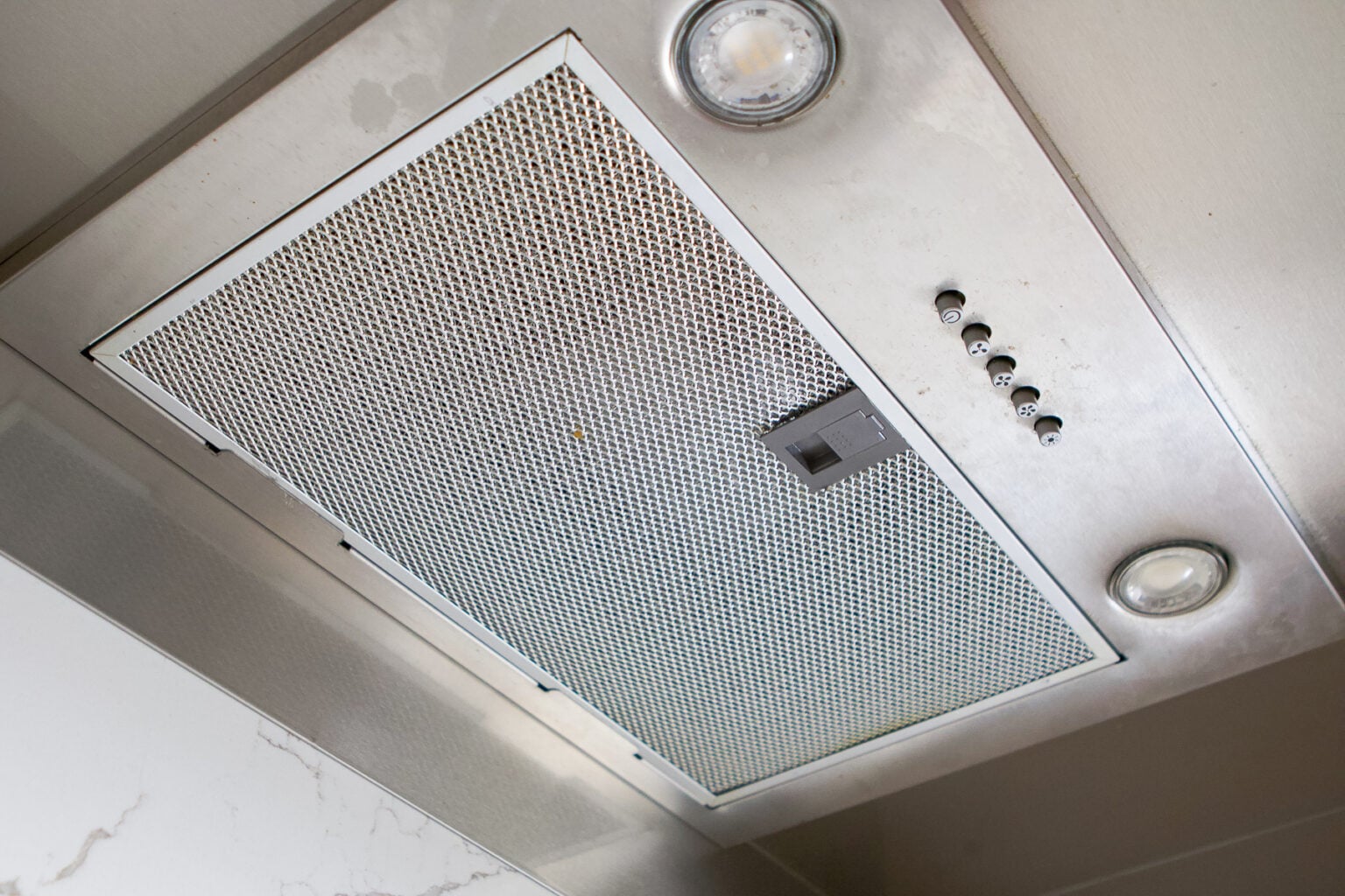 How To Clean Your Greasy Range Hood Filter (Simple Tips) - DIY Playbook