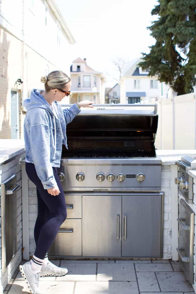 How To Clean a Gas Grill (Step-by-Step Cleaning Tips)